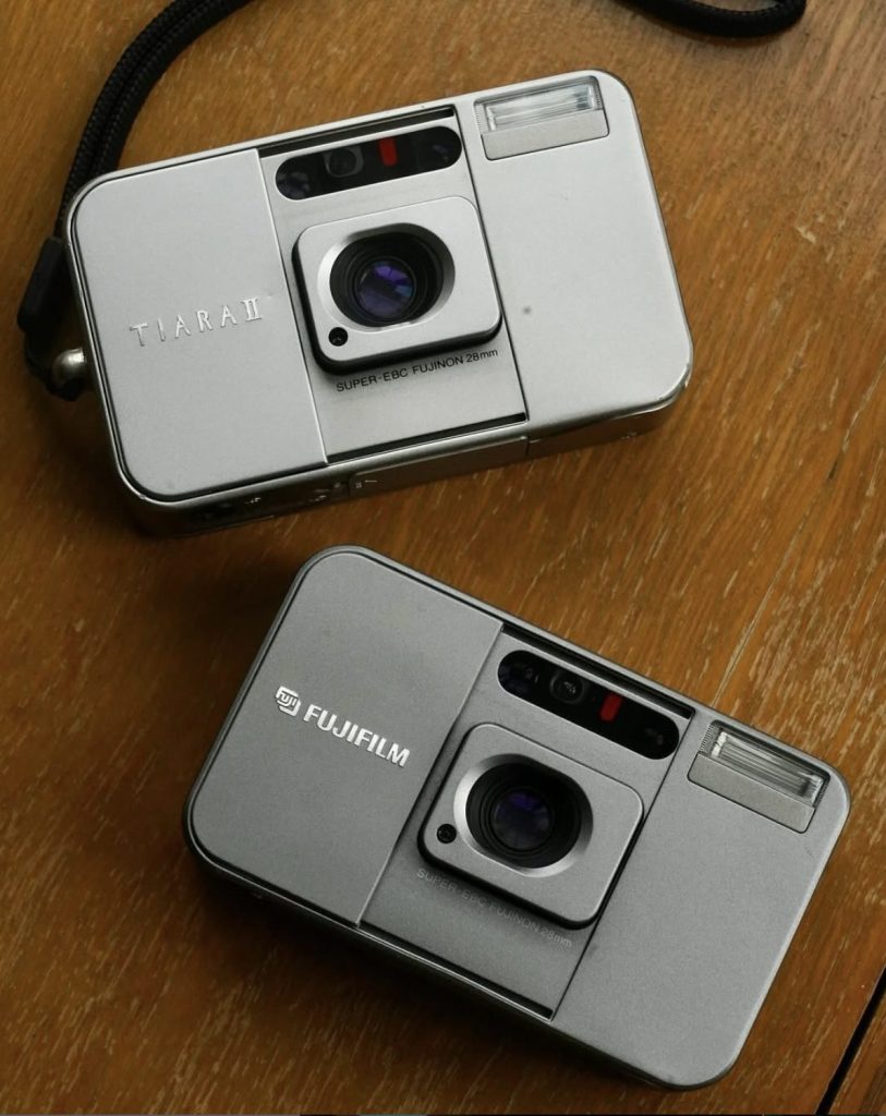 FUJIFILM TIARAの魅力：ポケットに収まる広角の傑作機（CARDIA mini TIARA/TIARA II） - フィルムカメラの ...